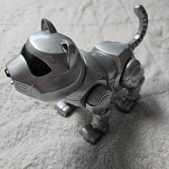 Manley Quest | Toys | Vintage Manley Quest Tekno Kitty Silver Powers On ...